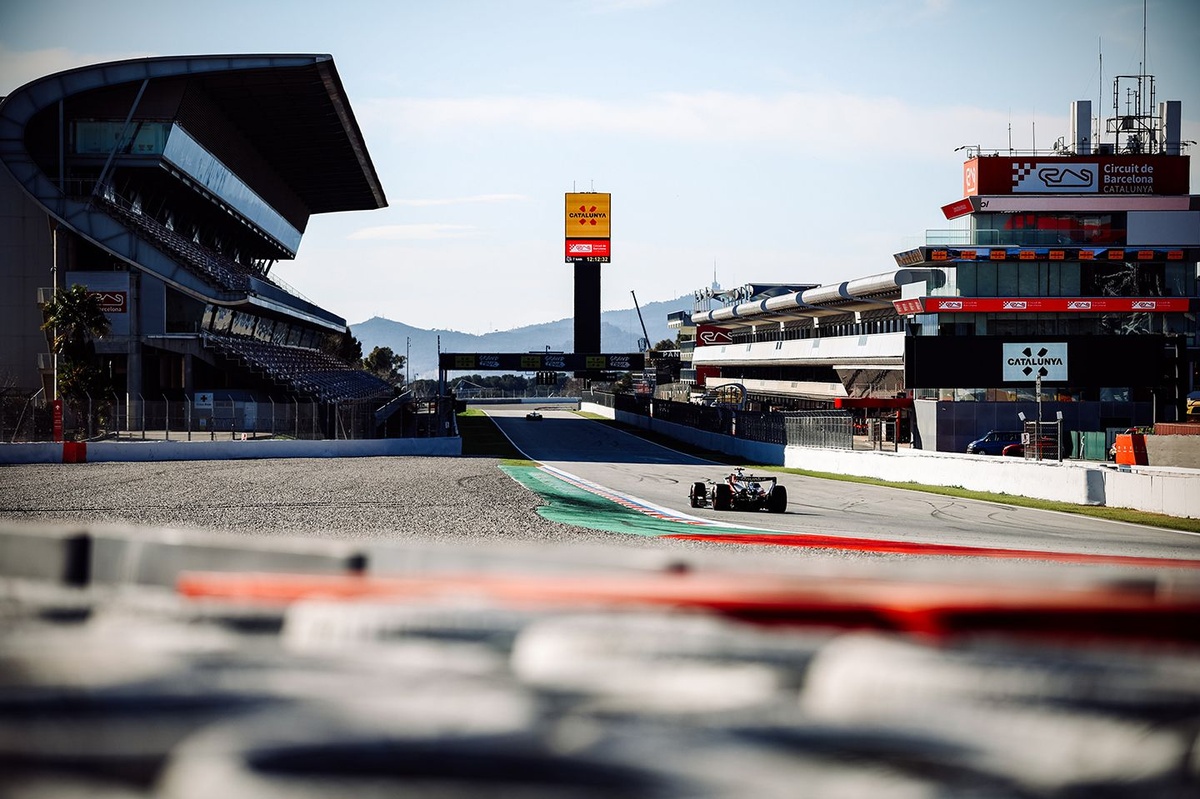Barcelona revive los test de otra época en el estreno de la F1 2026 #F1 ...